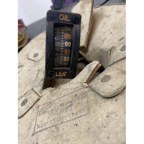 Spitfire oil pressure gauge